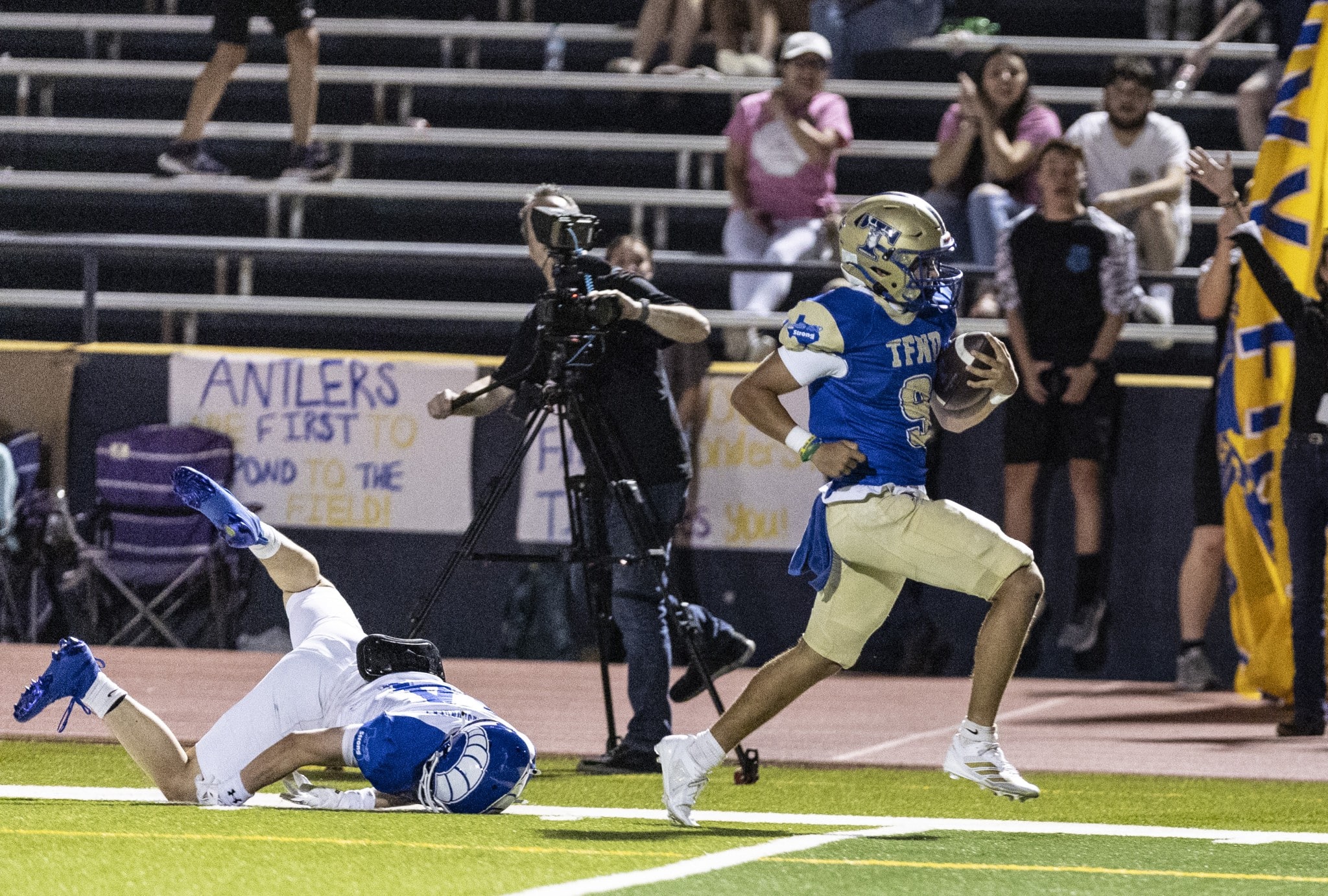 Tivy runs past Del Rio in emotional home opener to 2025 football season ...